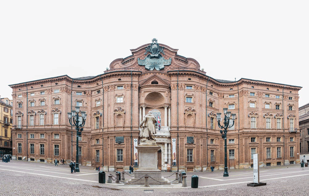 Torino ieri e oggi - piazza Carignano